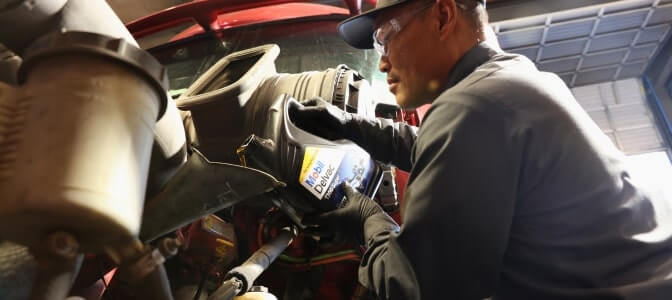 How to Change the Oil in Your Commercial Truck | Rush Truck Centers