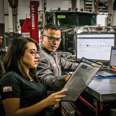 Service Connect Online Communication System | Rush Truck Centers